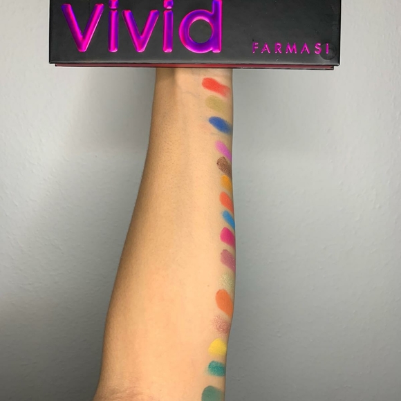 Farmasi | Makeup | Vivid Eyeshadow Palette 8 Shades | Poshmark